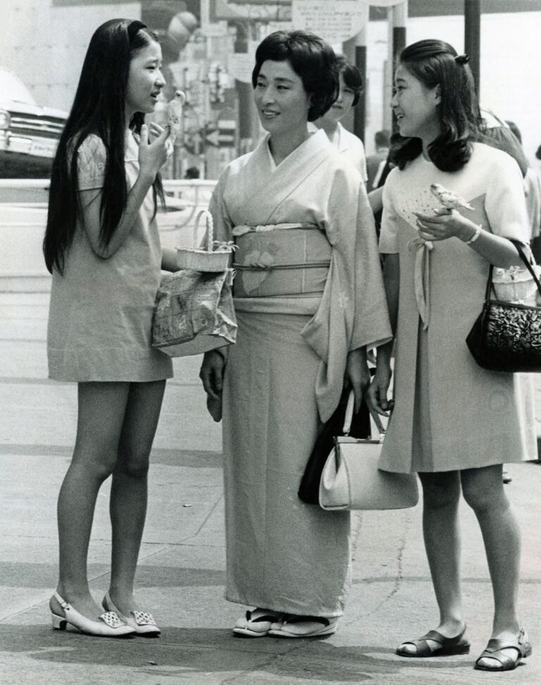 A Brief History of Japanese Fashion Eras - [NANIKA]